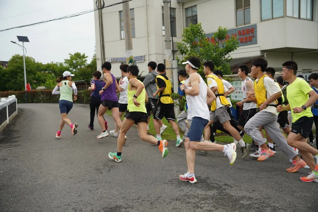 在奉城这个村跑呀跑呀跑，种健康青春的种子开乡村振兴的花_奉城动态